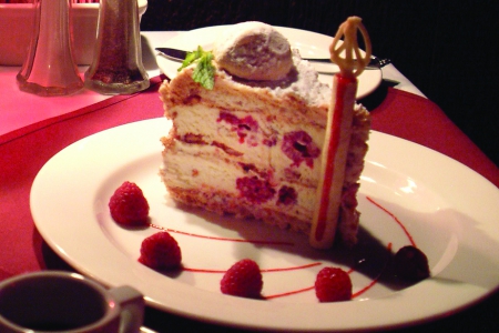 Hazelnut Meringue with Raspberries and Cream - Recipes - Unique Inns